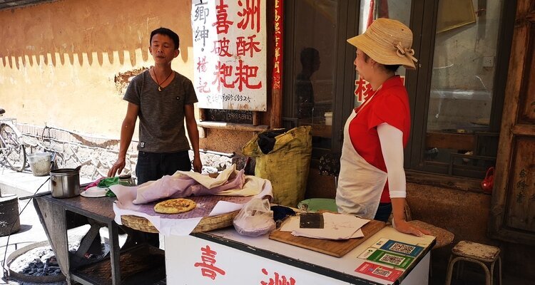 Authentic Yunnan Discovery - Scenery and Ethnic Customs