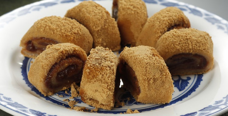 Top 26 Popular Chinese Desserts/Snacks You Should Try