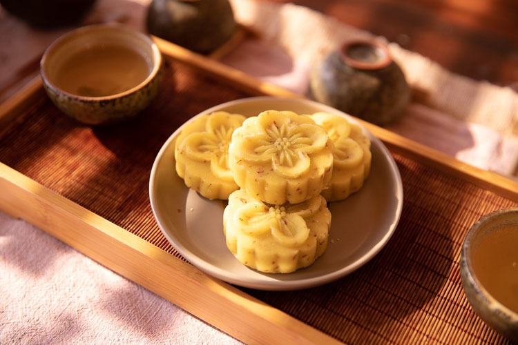Top 26 Popular Chinese Desserts/Snacks You Should Try